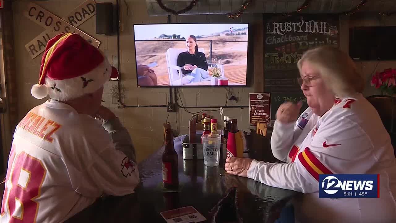 Chiefs fans head to Wichita bars to watch game on Christmas Day - YouTube