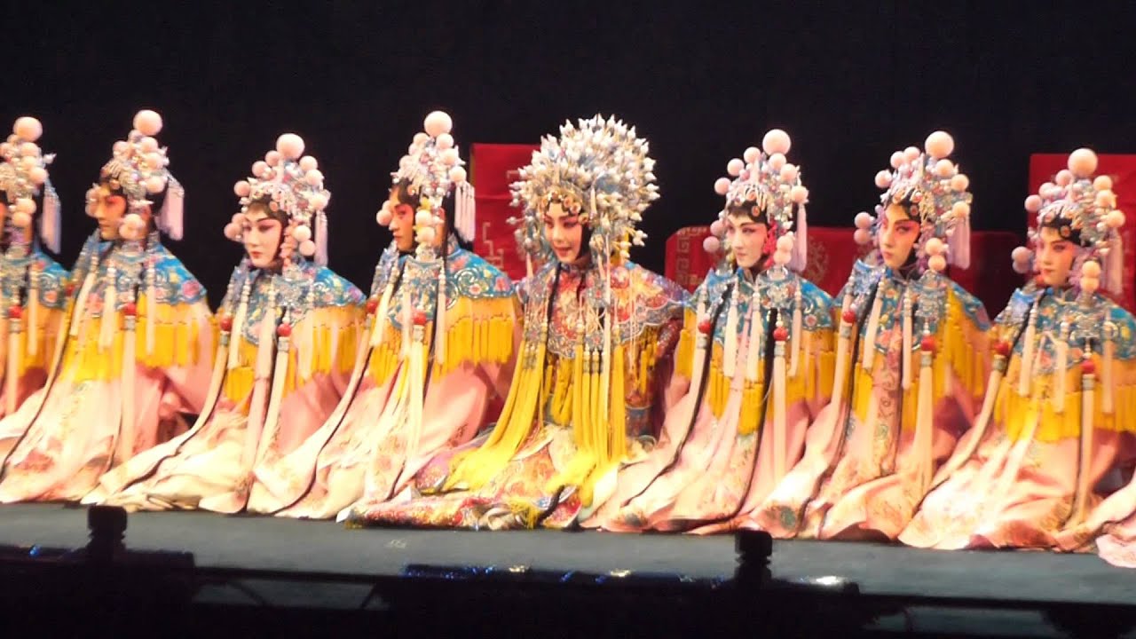Night out at the Peking Opera - YouTube