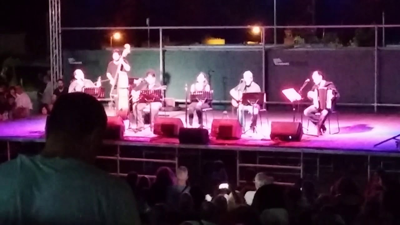 Αρρώστησα στα ξένα μακριά σου (Μ. Βαμβακάρης, 1951) - YouTube