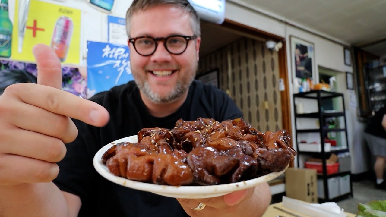 Korean Grilled INTESTINE and SOJU in Gwangju! The PERFECT Drinking ...