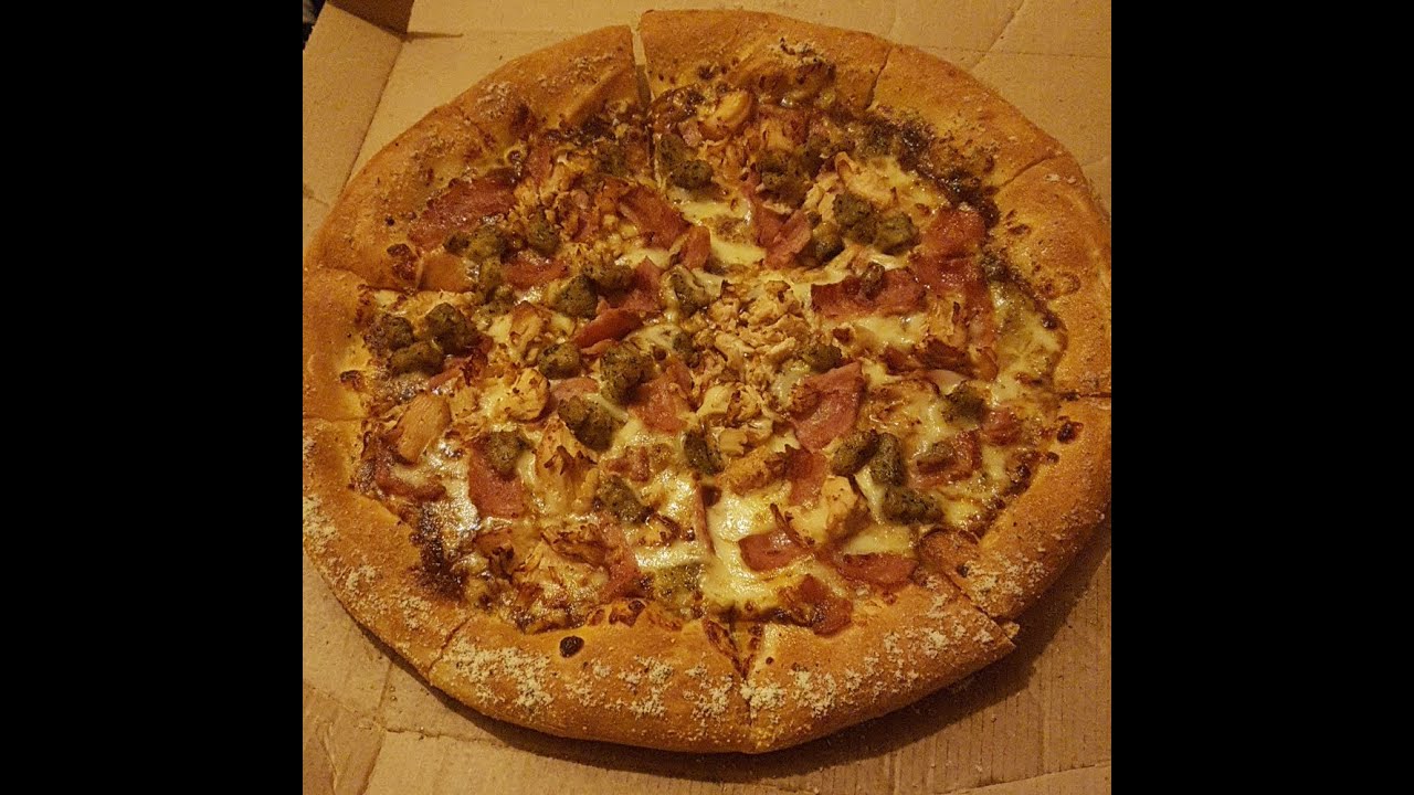 Food Review Christmas Pizza - YouTube