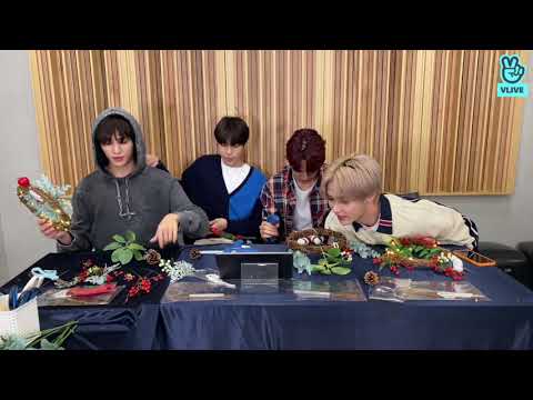 [Eng Sub] Lucas responding to his Siri in Cantonese