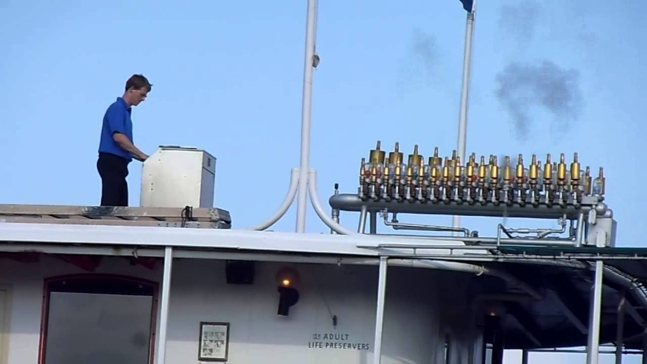 Steam Calliope In New Orleans - YouTube