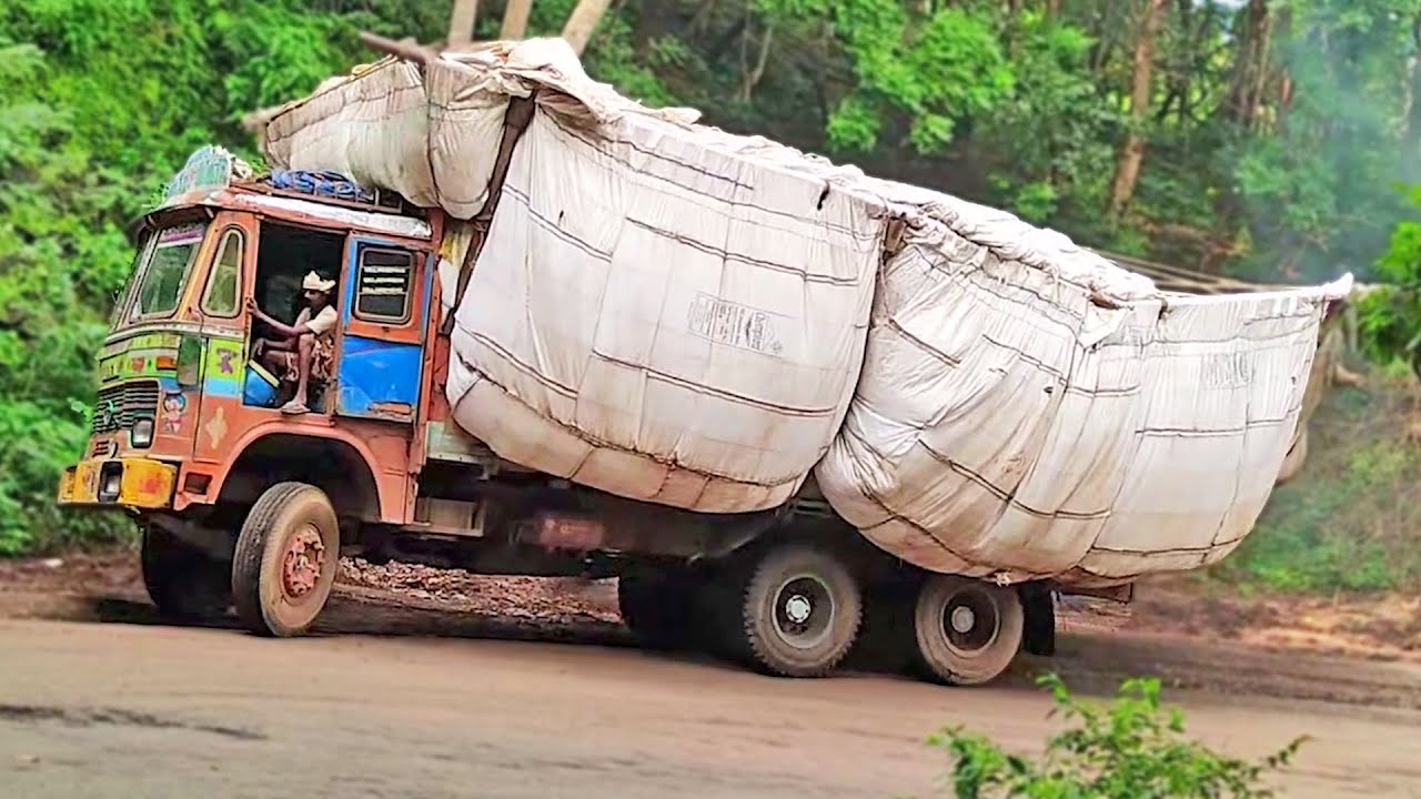 EXTREME DANGEROUS Loaded Truck Driving in Ghat road video | Lorry Truck ...