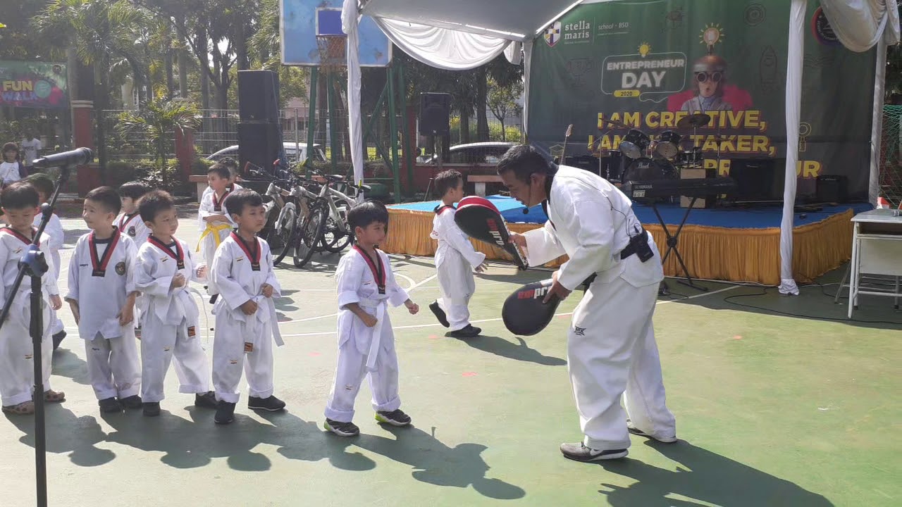 Taekwondo Performance - YouTube