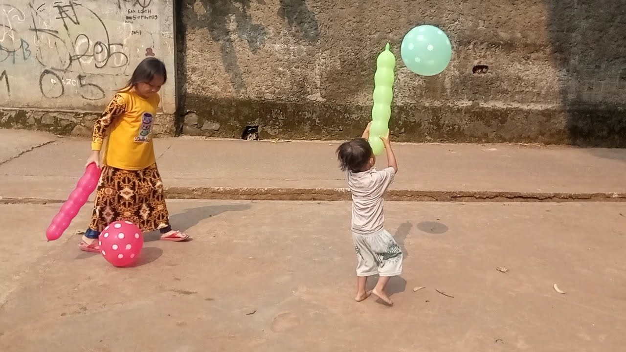 LOMBA MENDORONG BALON DENGAN BALON - YouTube