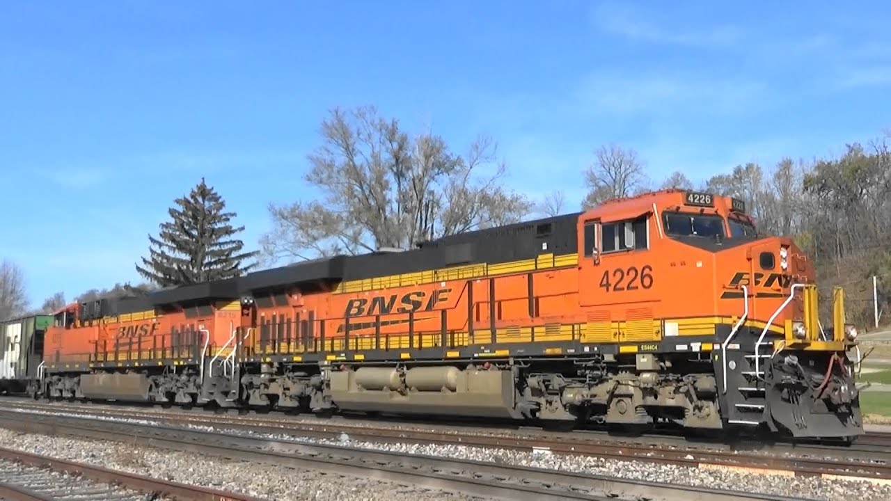 BNSF 4226 Leads a Freight, East Dubuque, IL, 11/9/19 - YouTube