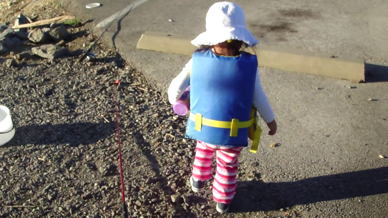 asian kids fishing at the dam with life jacket on - YouTube