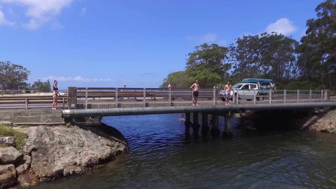 Jumping off bridge Moona Moona - YouTube