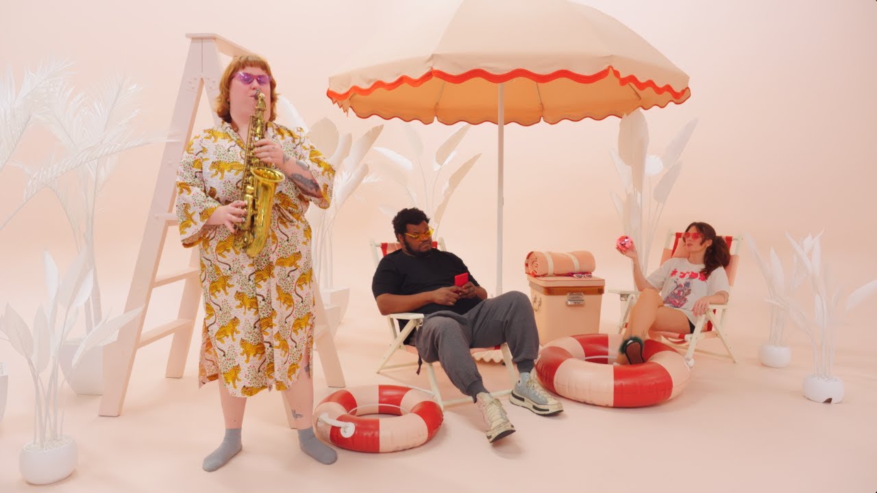 Bad Snacks - 'show me how u do it!' feat. Nicole McCabe (official music ...