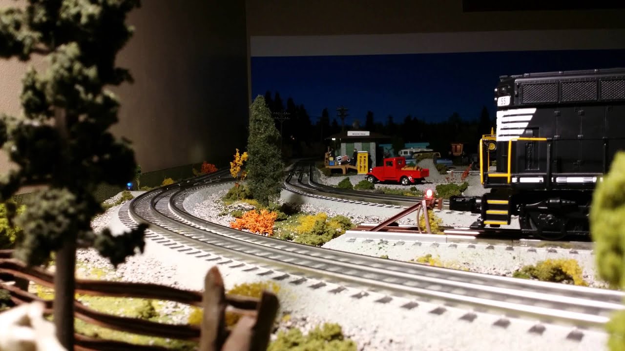 MTH Central of Georgia 8101 lashup with 1001 - YouTube