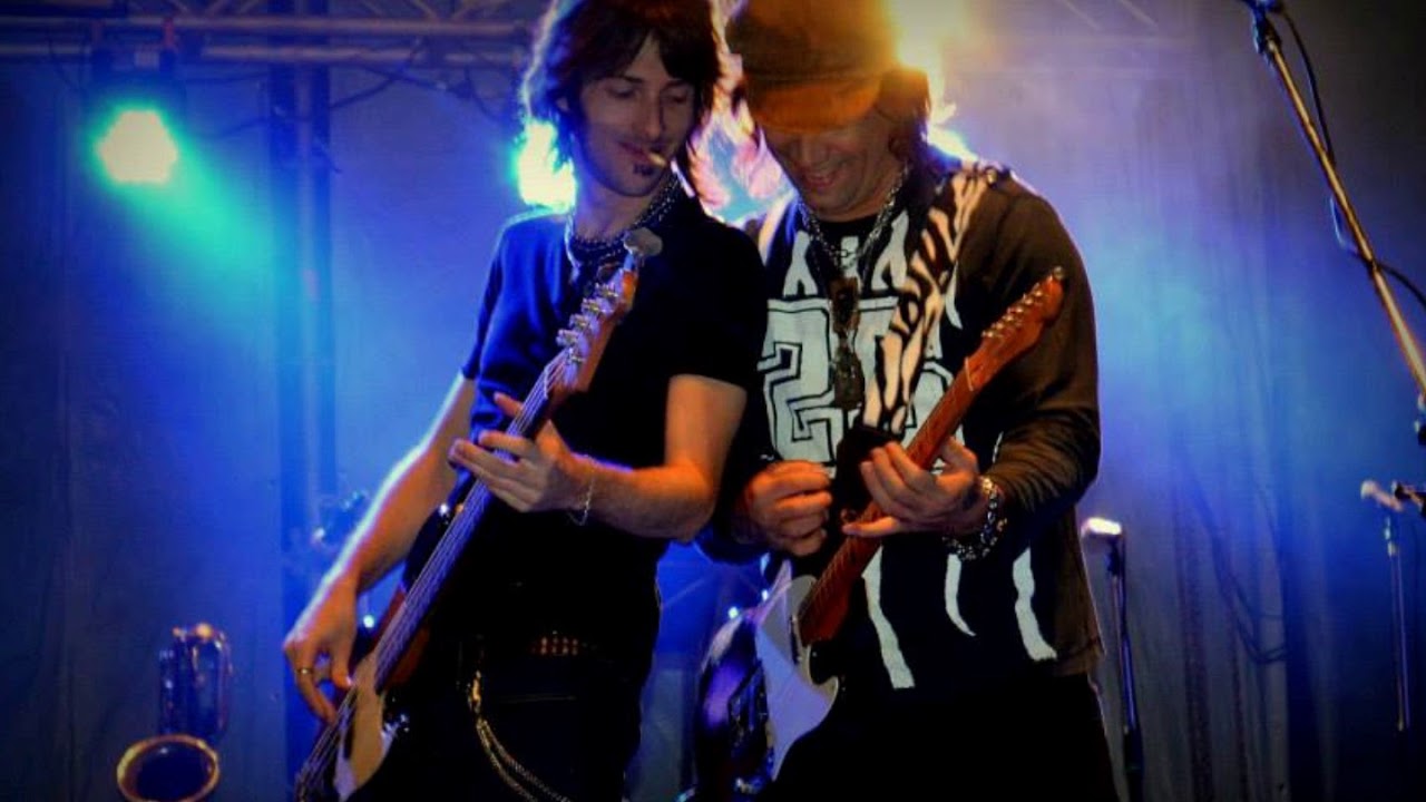 La 25 - Varias emociones (LETRA) - YouTube