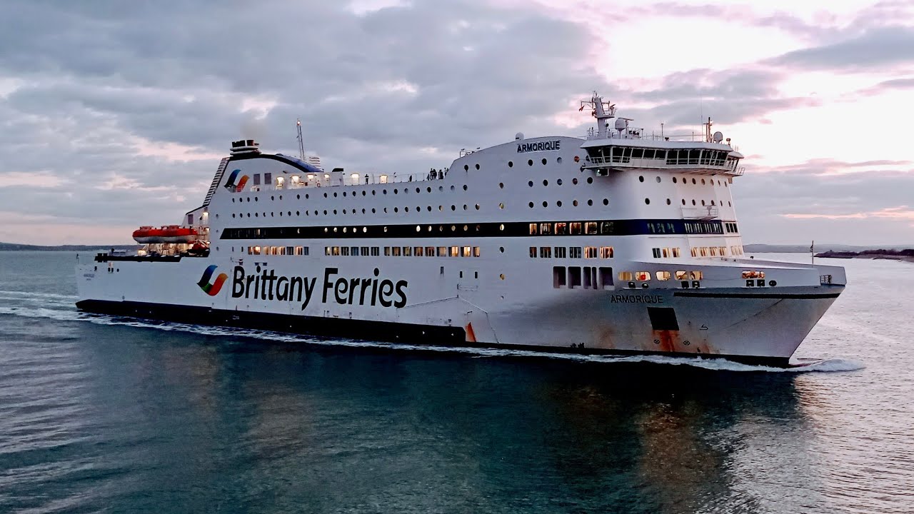 MV Armorique Arrives at Portsmouth, 27/2/23 - YouTube