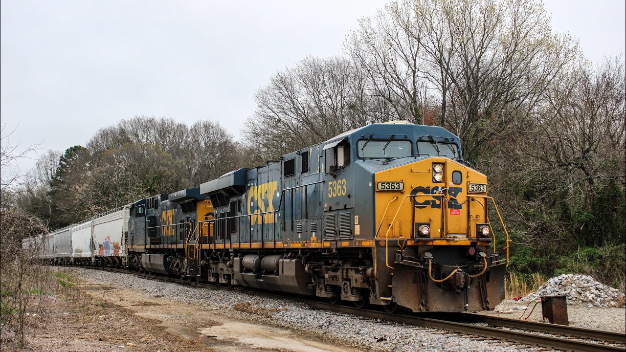 CSX ES40DC 5363 leads CSX L799 at Brawley Street in Spartanburg - YouTube
