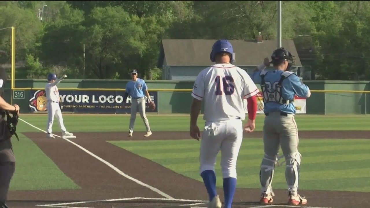 Baseball: Hot Tots drop season opener - YouTube