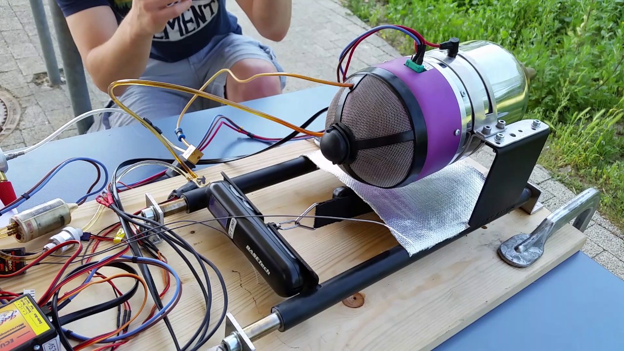 Small Jet Engine Spooling Up to Full Power - YouTube