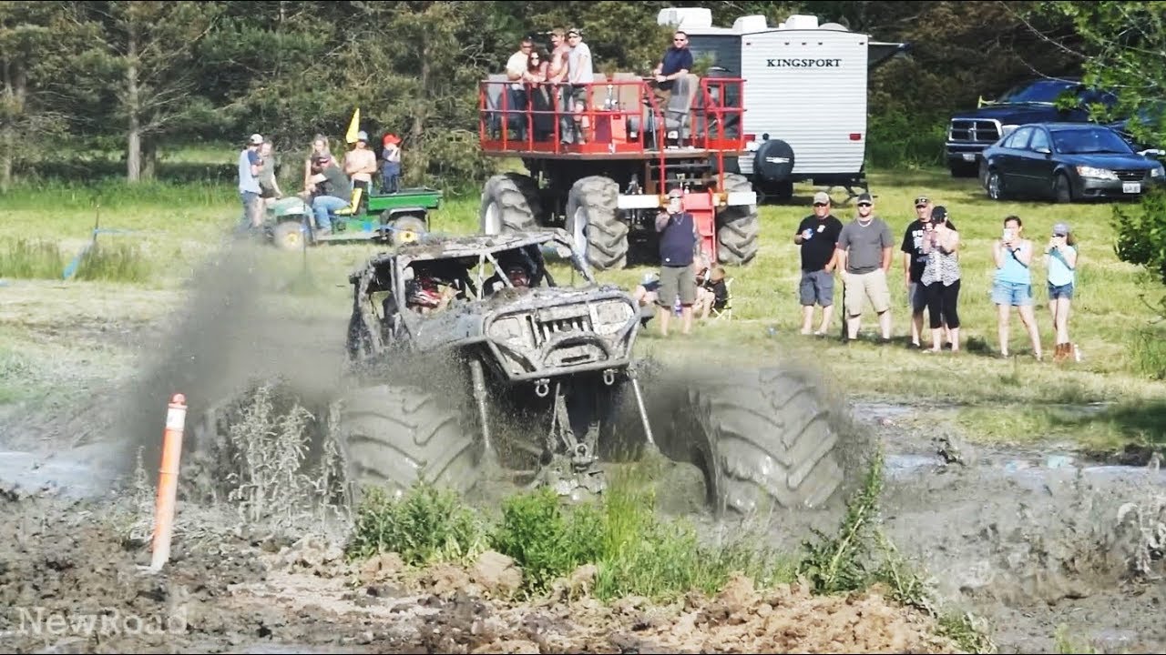 Extreme 4x4 Off Road Megatruck With Monster Tractor Tires Mudding In Impossible Bounty Hole