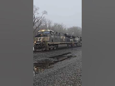 Norfolk Southern #7670 leads a 111 car manifest at Lewistown, PA (02/23/2024) #s24ultra #train ...