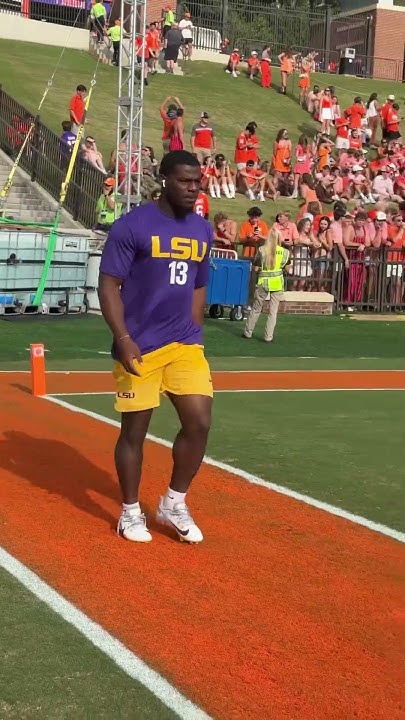 #LSU’s AJ Haulcy shows up pre game before #Clemson - YouTube