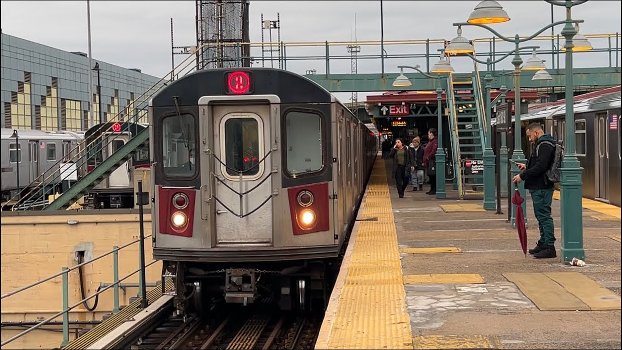 (2)(5) Trains at E 180th Street - YouTube