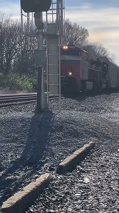 INTERSTATE HERITAGE UNIT!!! NS 8105 Leading NS 25G Eastbound with a K5HLA Horn - YouTube