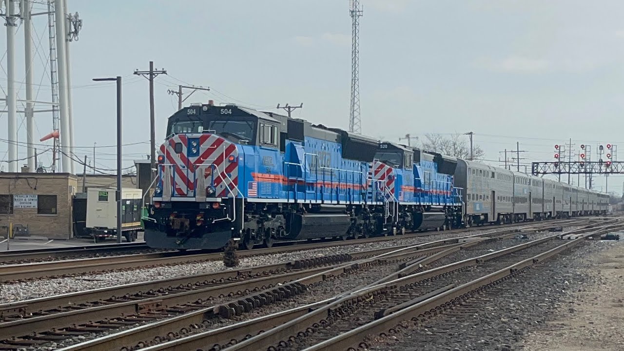 Metra SD70mach doubleheader! Metra 504 with Metra 520 pushing a testing ...
