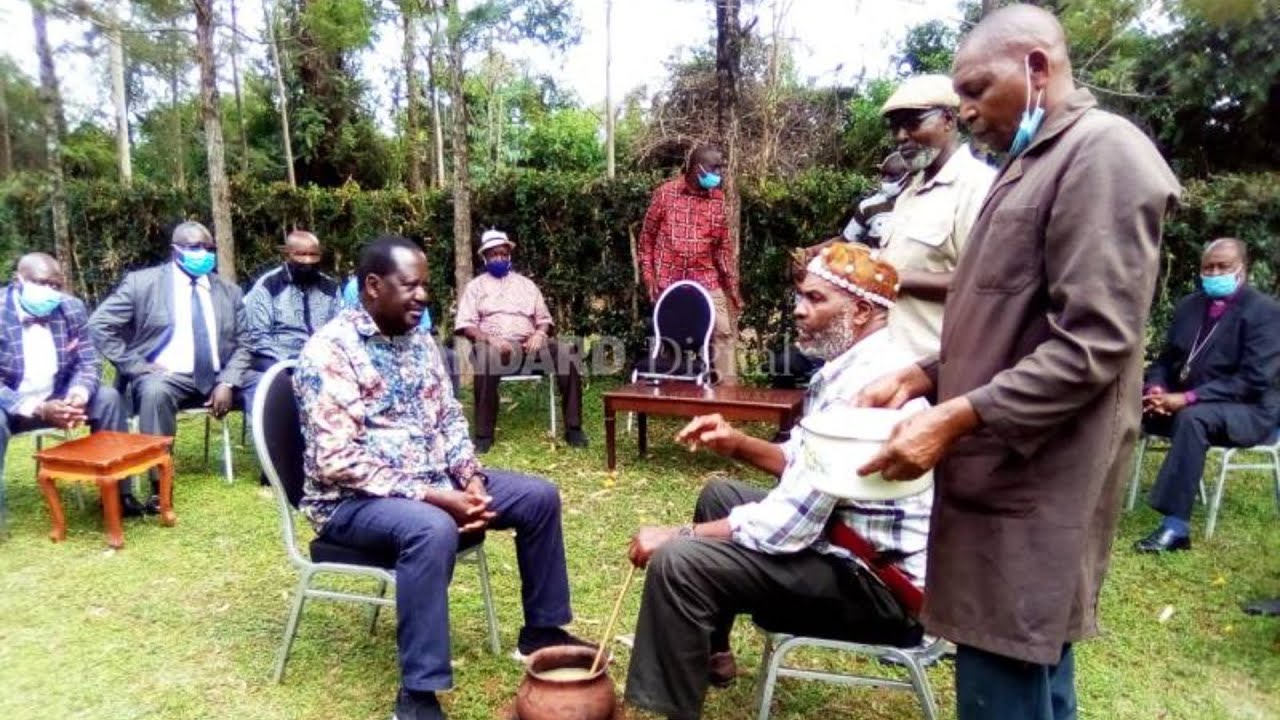 RAILA HOSTS MURANG’A ELDERS AT HIS OPODA HOME IN BONDO!! - YouTube