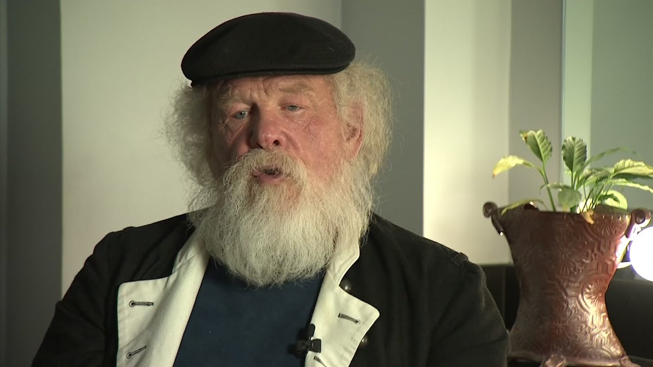 Nick Nolte jokes about mug shots - YouTube