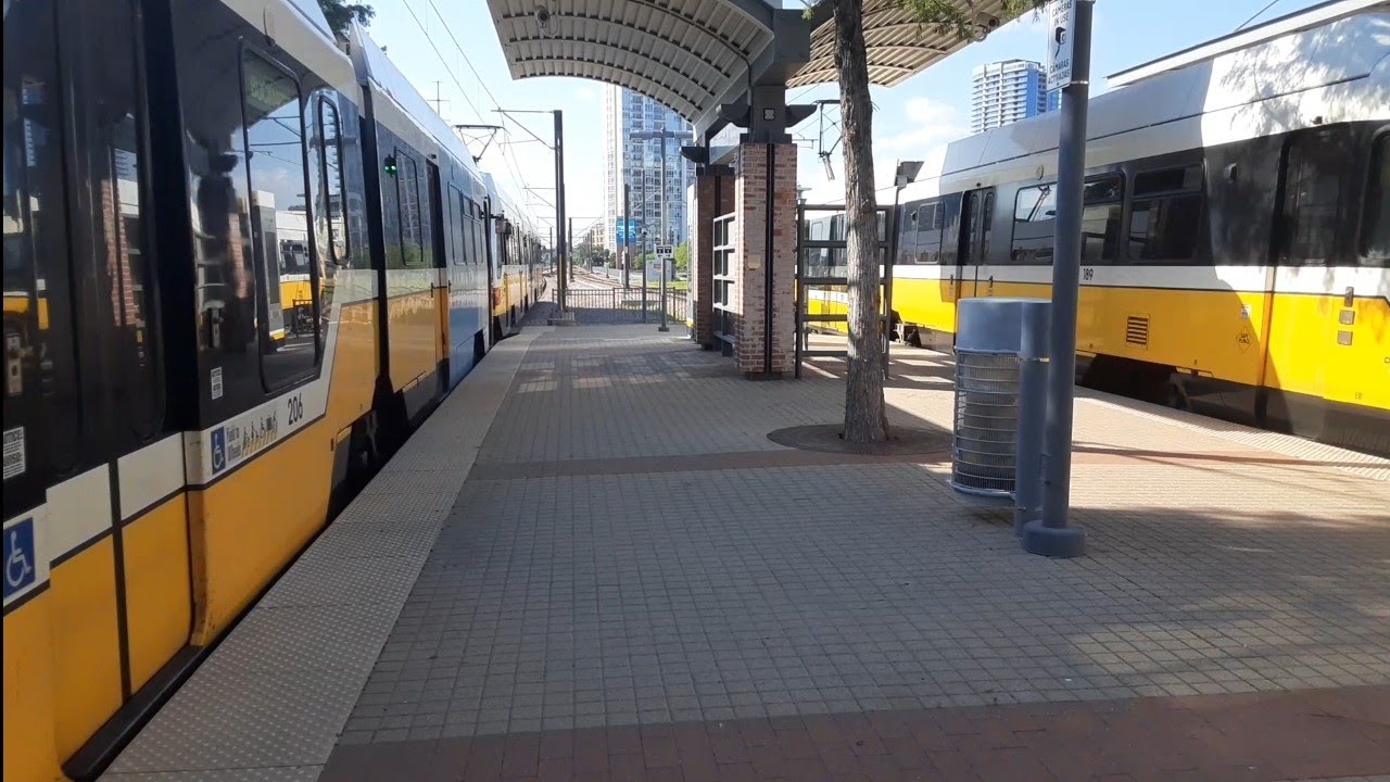 Dart Orange & Green Line At Victory Station - YouTube