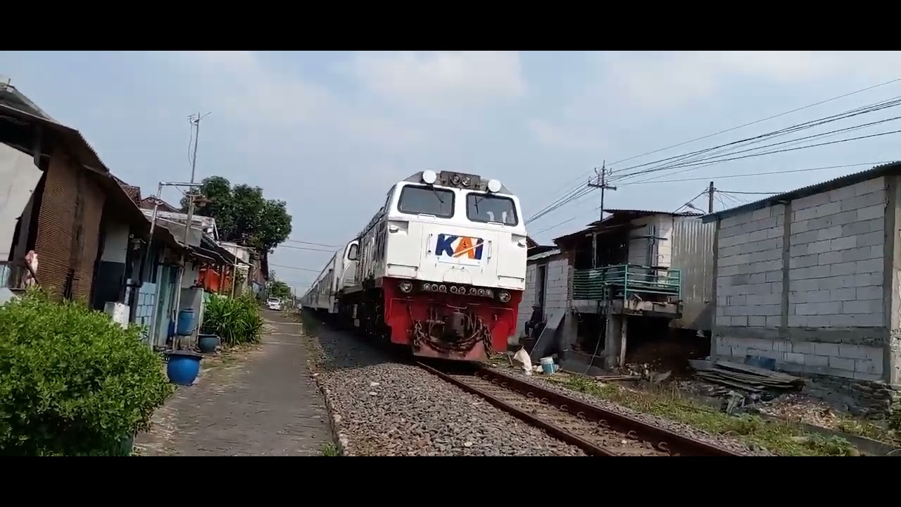 ka jayabaya relasi malang ke jakarta lok cc206 13 79 depo induk CPN - YouTube