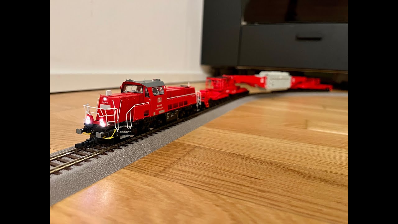 Br 261 mit Spezialtransport/ Class 261 with special transport/ Sound ...