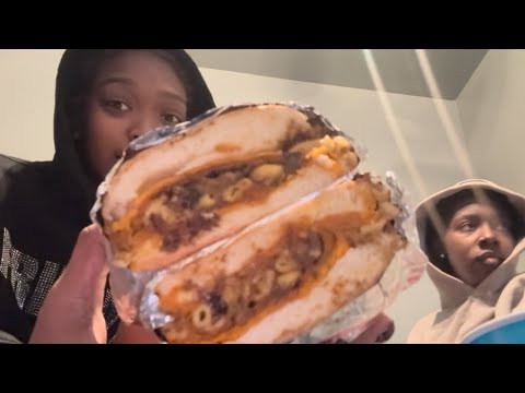 OXTAIL MAC & CHEESE BEEF PATTY ON COCO BREAD | FOOD REVIEW - YouTube