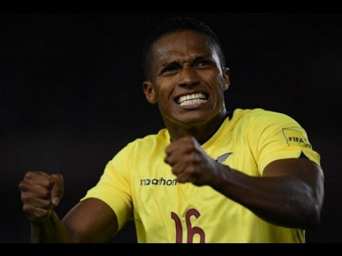 Antonio Valencia insane sprint speed vs Argentina - YouTube