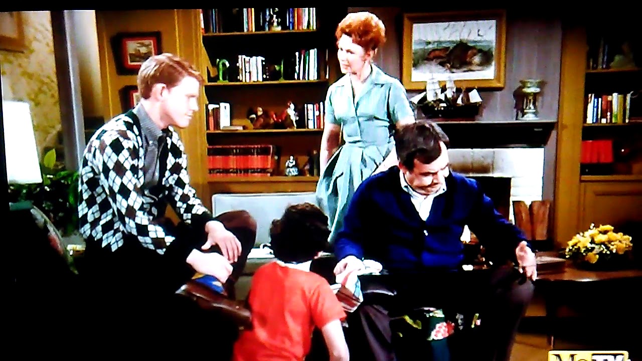 Happy Days-The Cunninghams Get A TV Color Converter - YouTube