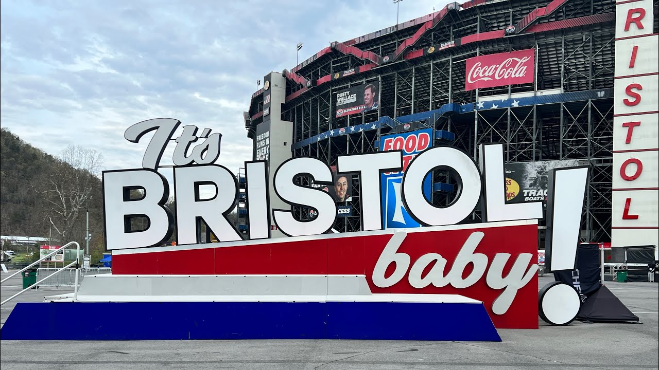 FilmoraGo: It’s Bristol Baby ( NASCAR on Dirt ) - YouTube