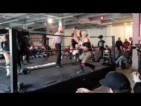 Lana Austin and Session Moth Martina entrance