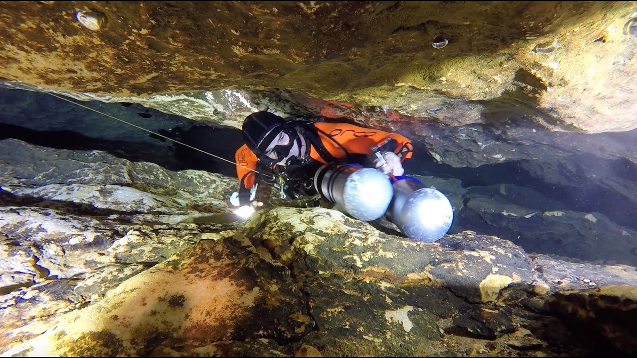 Rock Sandwich restriction in Jug Hole (Blue Hole Spring, Ichetucknee ...