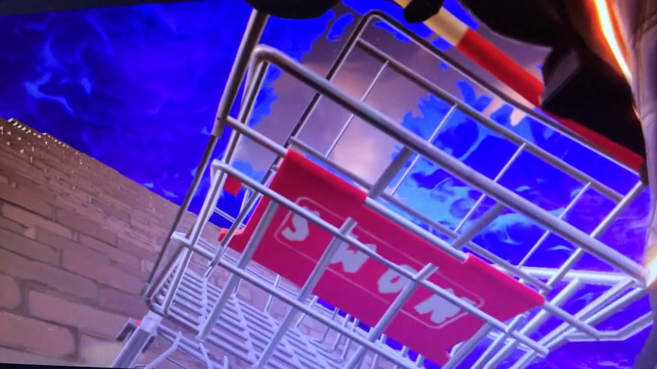 People hacking fortnight to go inside the pry round - YouTube