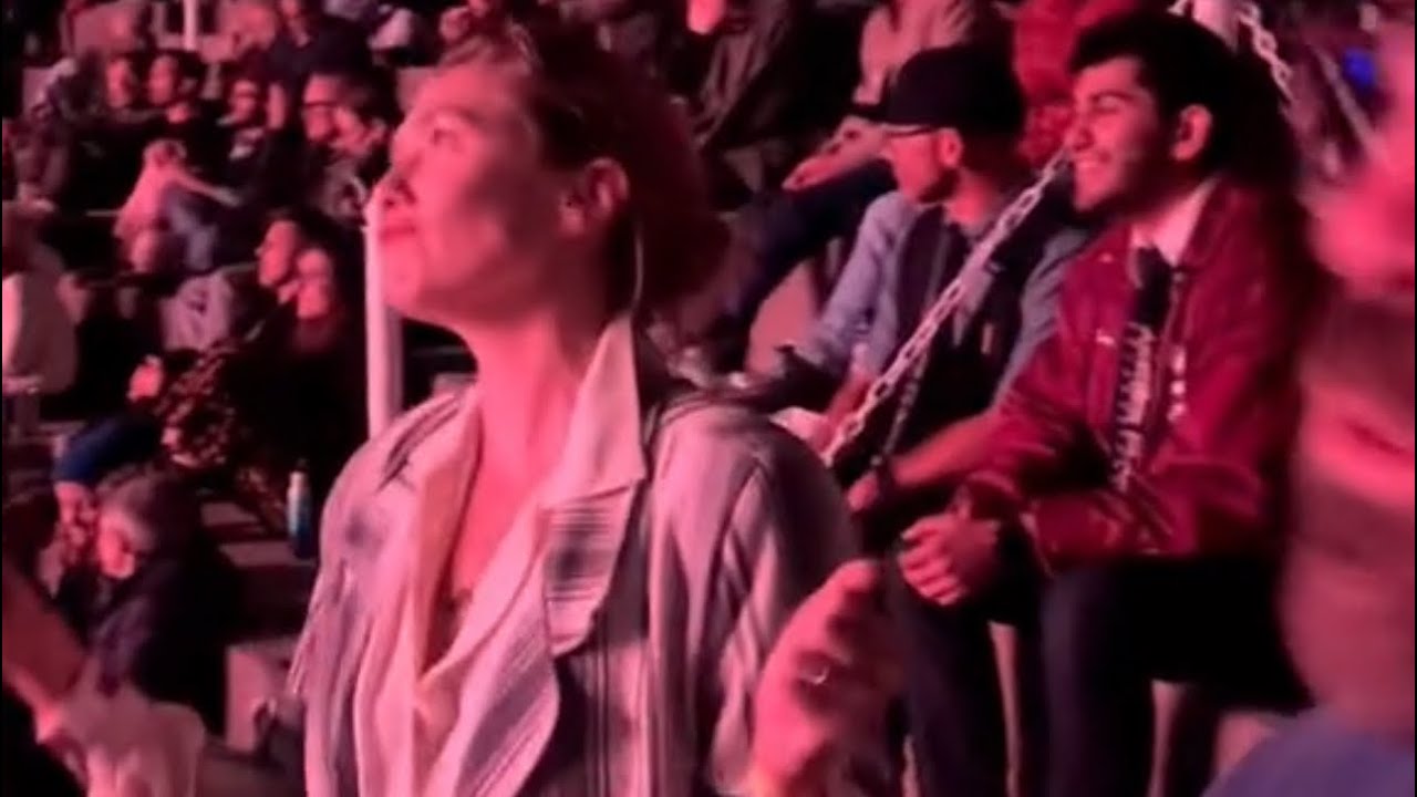 Elizabeth Olsen dancing at a concert - YouTube