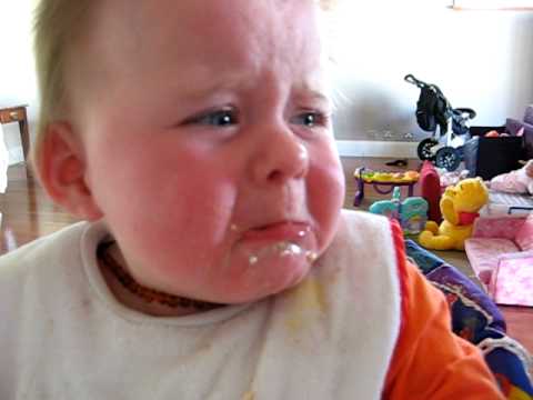Baby getting scared - YouTube