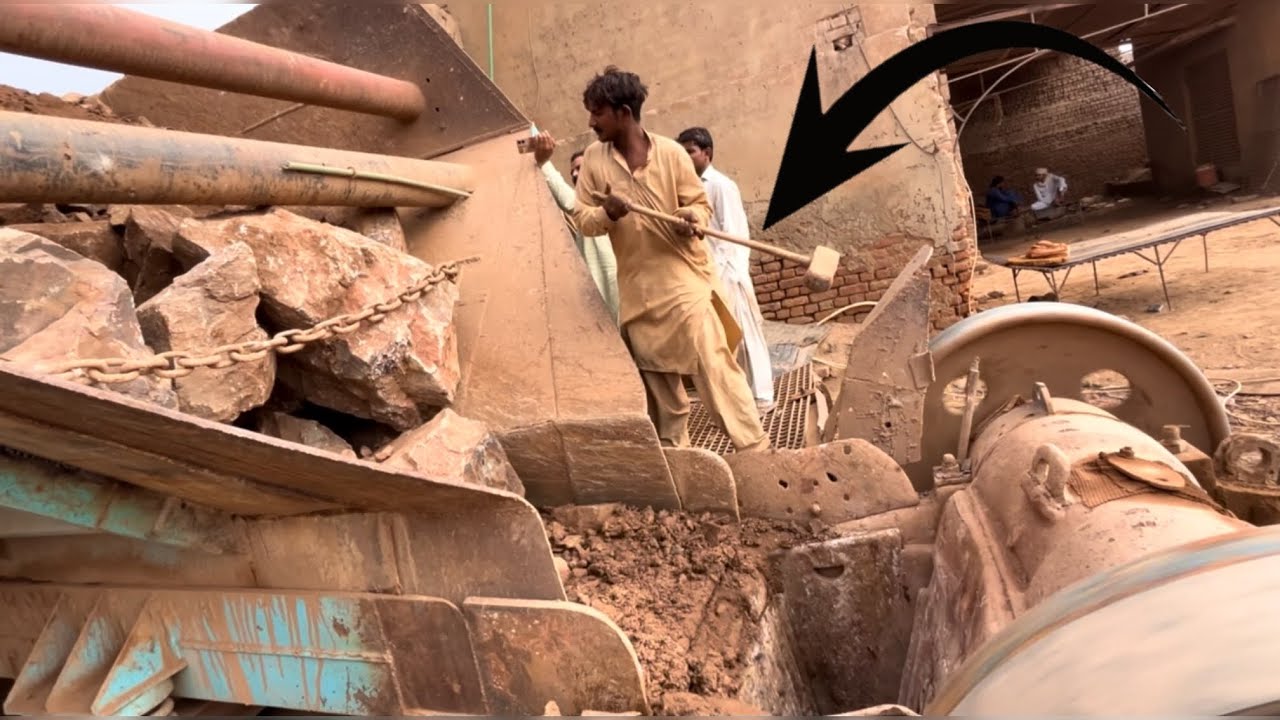 Crushing Process Interrupted by Big Stone – Watch How the Boy Handles ...