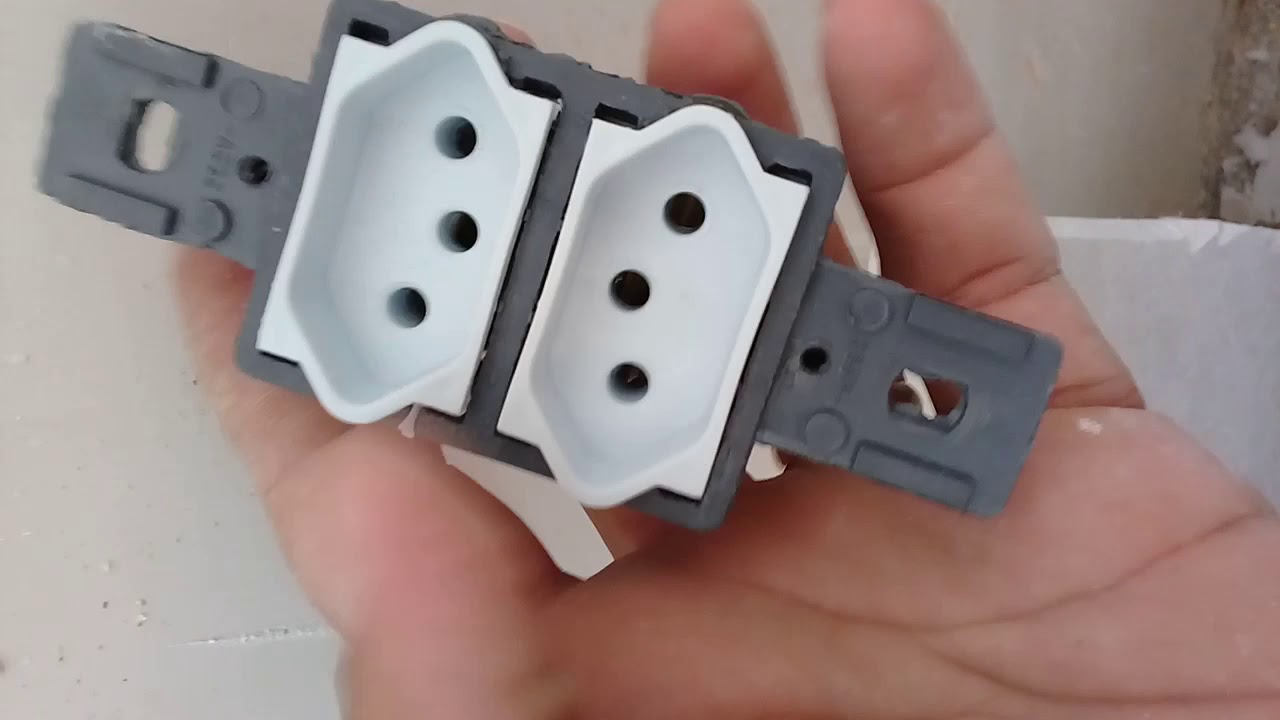 Tomada dupla com defeito de instalação.vamos conserta passo a passo ...