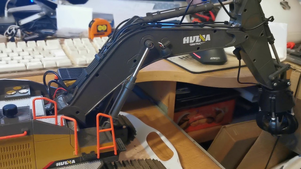 Huina 1592 after fixing main boom gearbox - YouTube