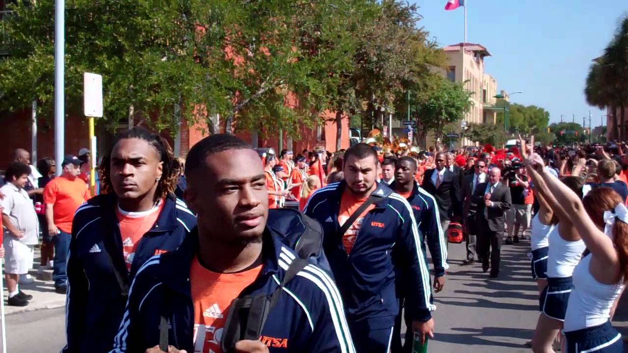 UTSA Spirit Walk - September 3 - YouTube