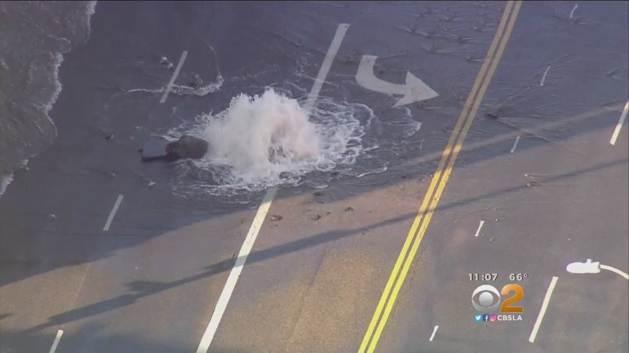 LADWP Crews Work To Repair 3 Water Main Breaks - YouTube