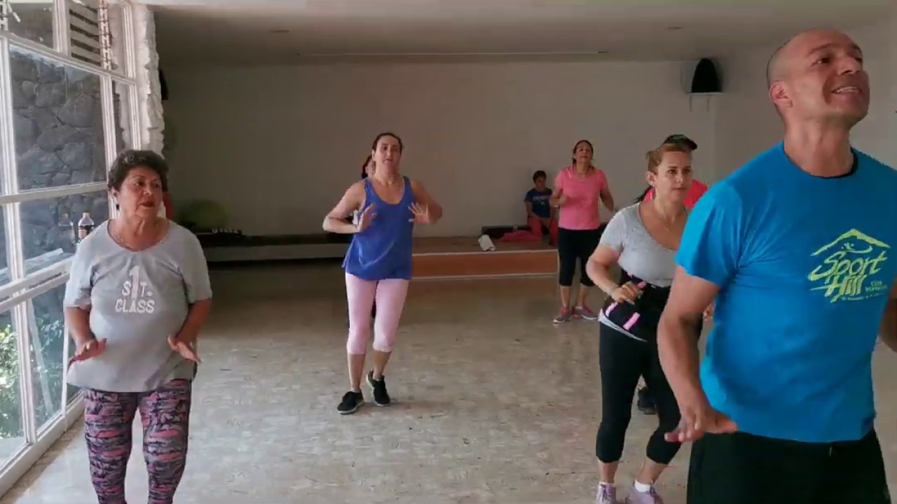 Clase de Zumba Ball #SportHill - YouTube