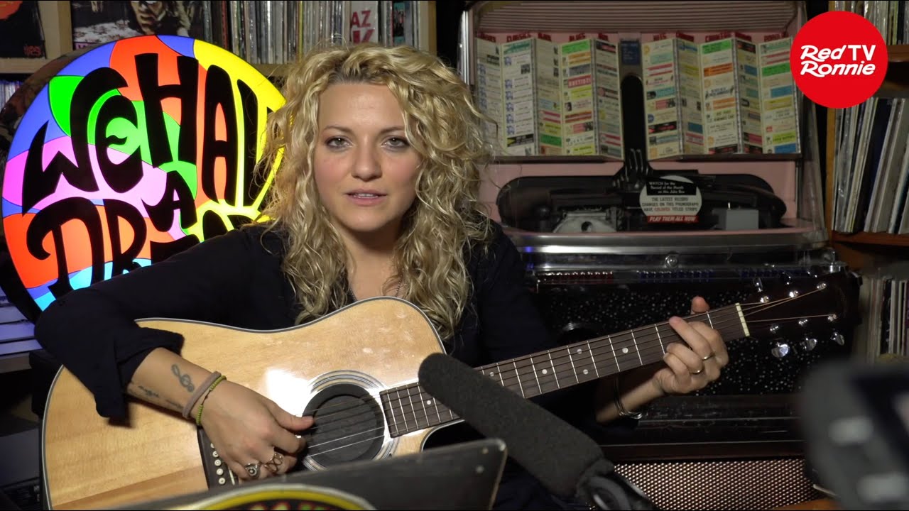 ILARIA ARGIOLAS extra bonus dove racconta e canta per Red Ronnie Tv ...