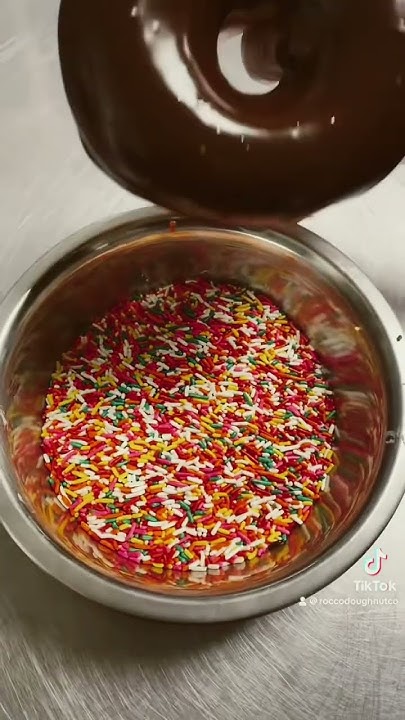 Is this still the BEST DONUT EVER 🍩🍩🍩???? #donut #food #shorts - YouTube