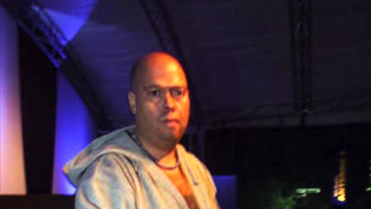 Mark Spoon@Top 40 Plattenbau Zittau 29.01.2005 - YouTube