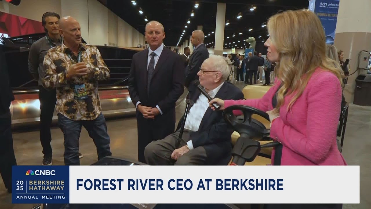 Forest River CEO on the floor with Warren Buffett and Greg Abel at ...